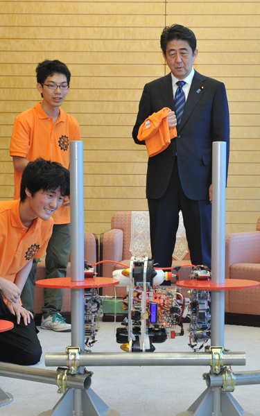 The Prime Minister Receives a Courtesy Call from the Japanese National ...